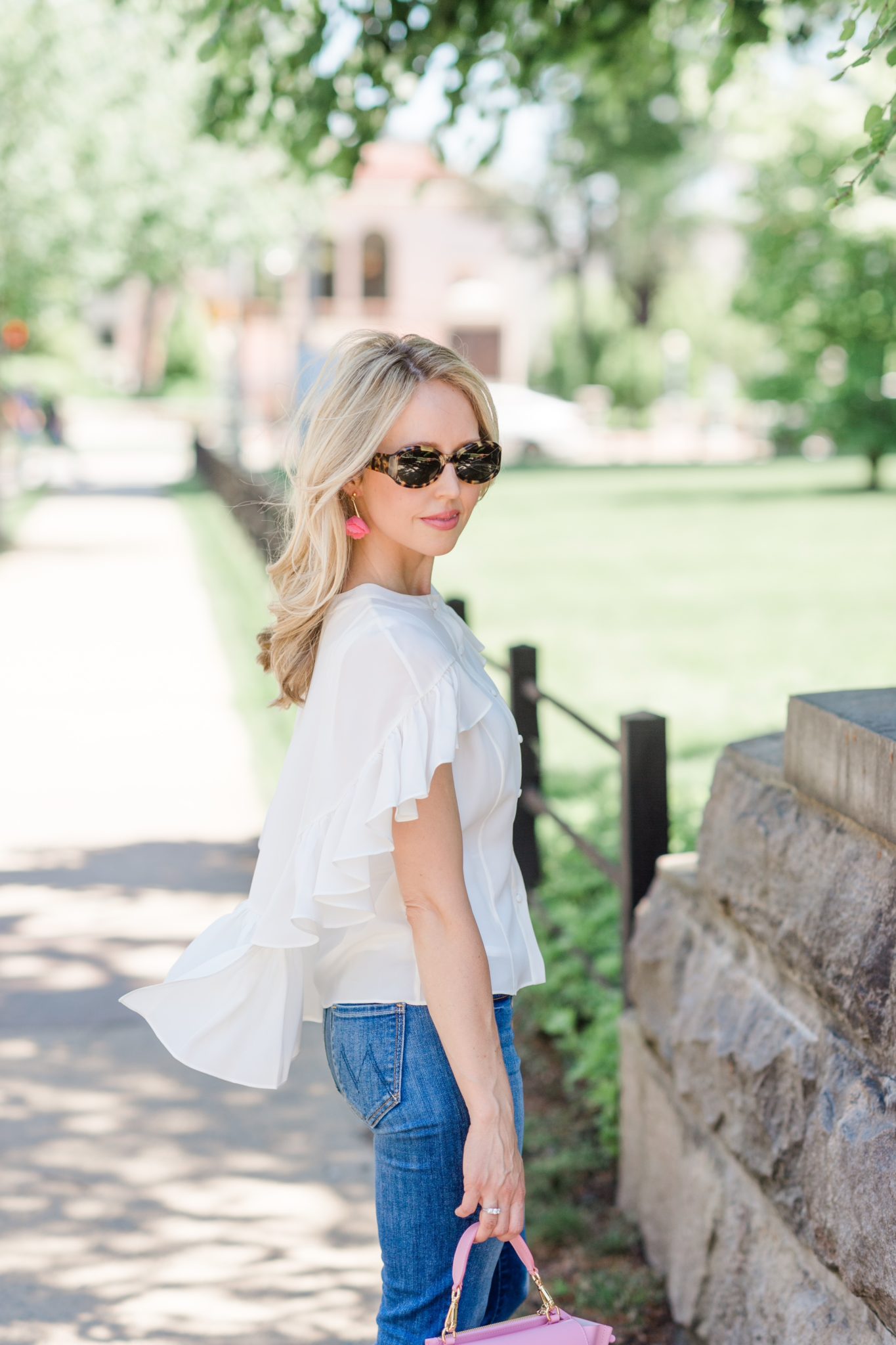 The White Top - THE FASHION HOUSE MOM