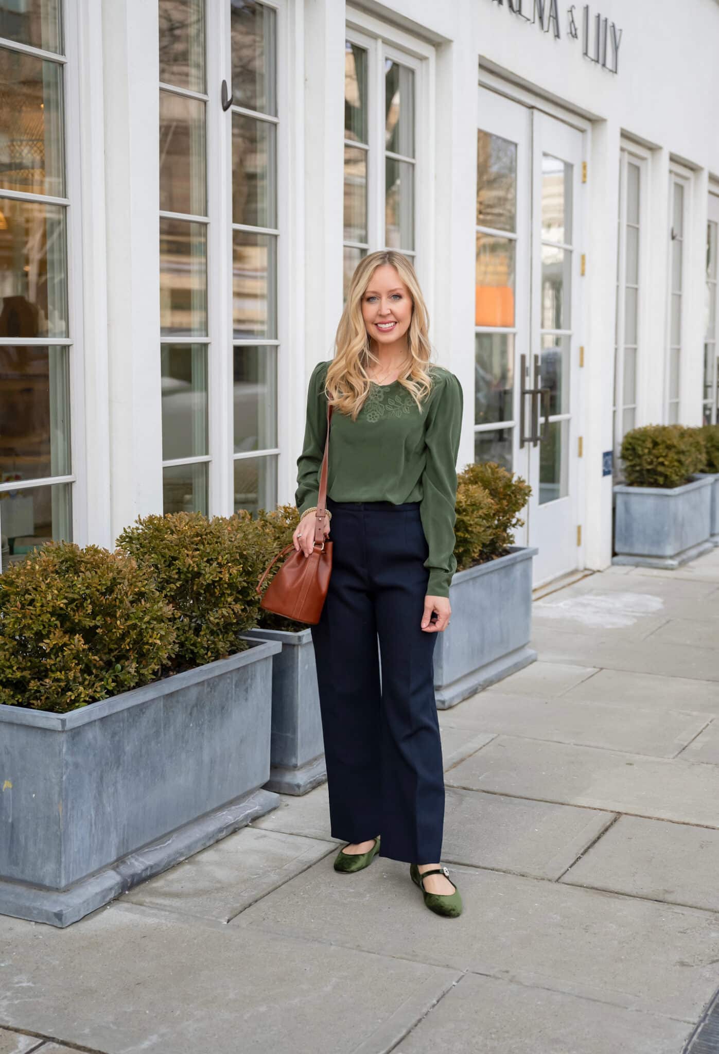How to Style Navy Pants: Outfit Ideas for Every Occasion